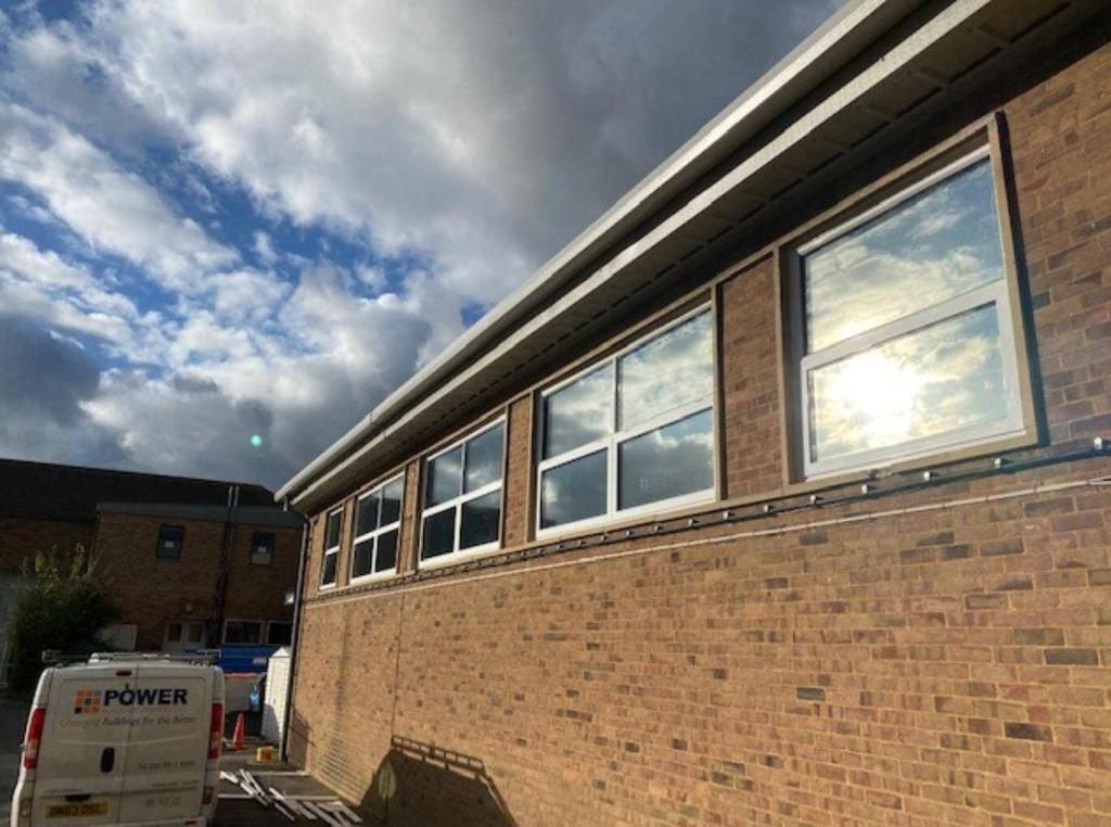 White aluminium windows with teleflex gearing - Glazeview Windows